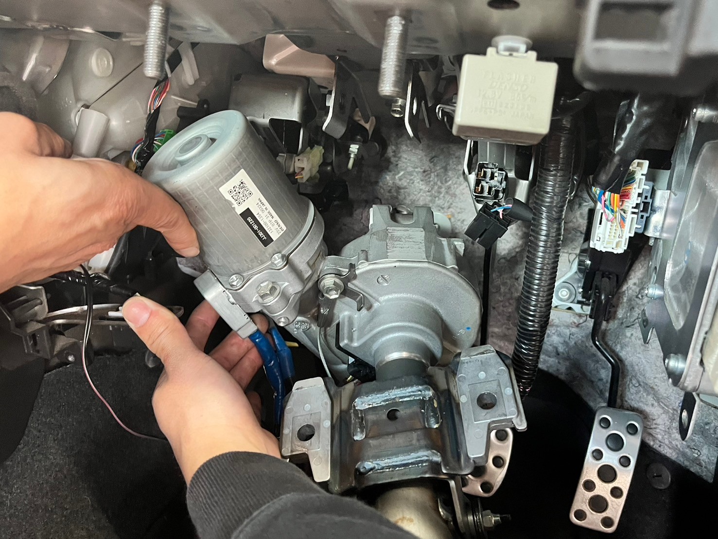 トヨタ 86 「パワーステアリングモーターダンパー交換」 – Ewalu～エヴァル～